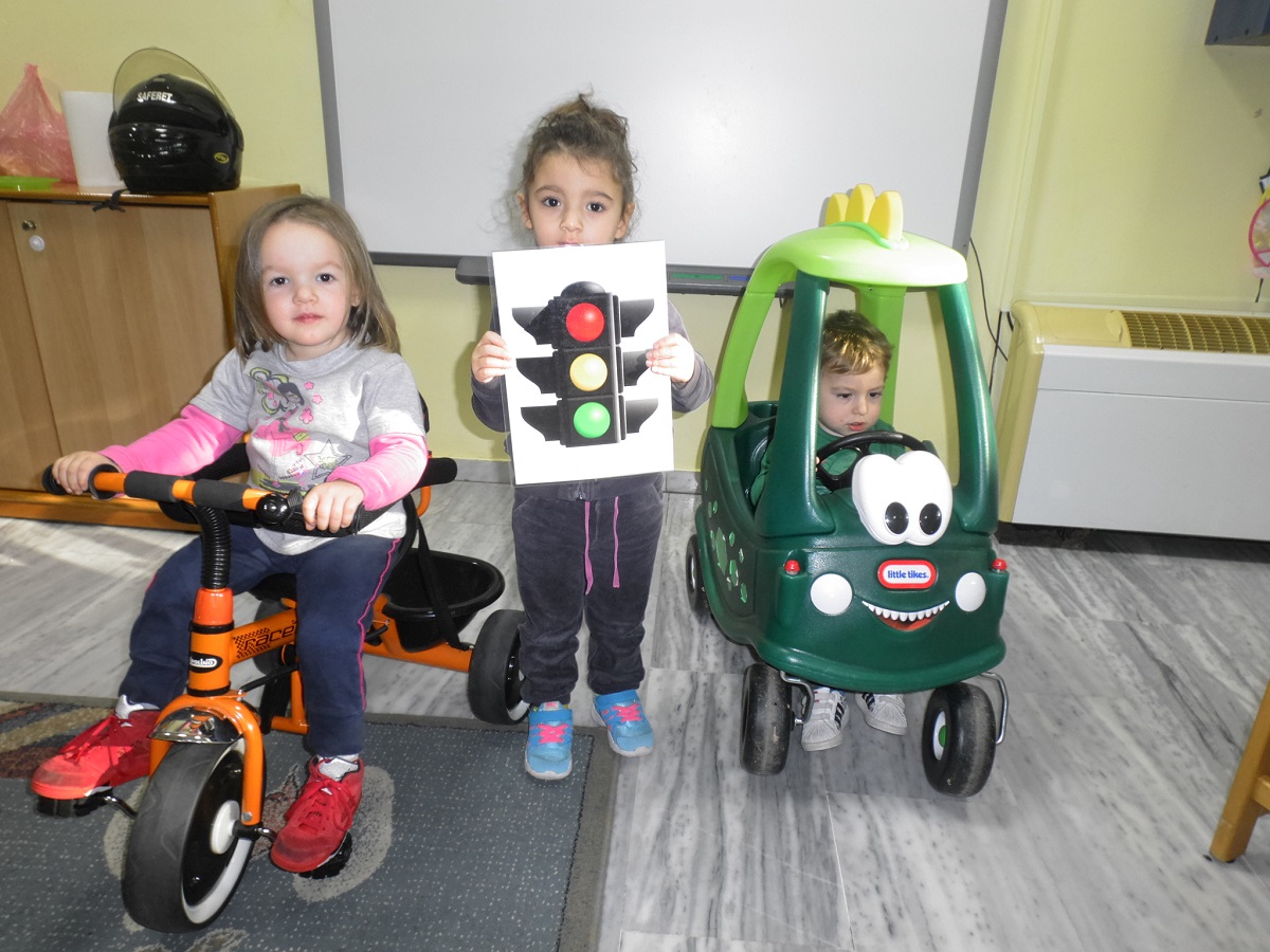 Μαθαίνουμε για την οδική κυκλοφορία! – International Baby College ...